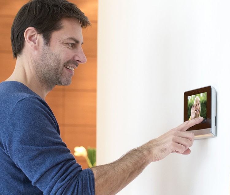 Discover Somfy's full range of video phone